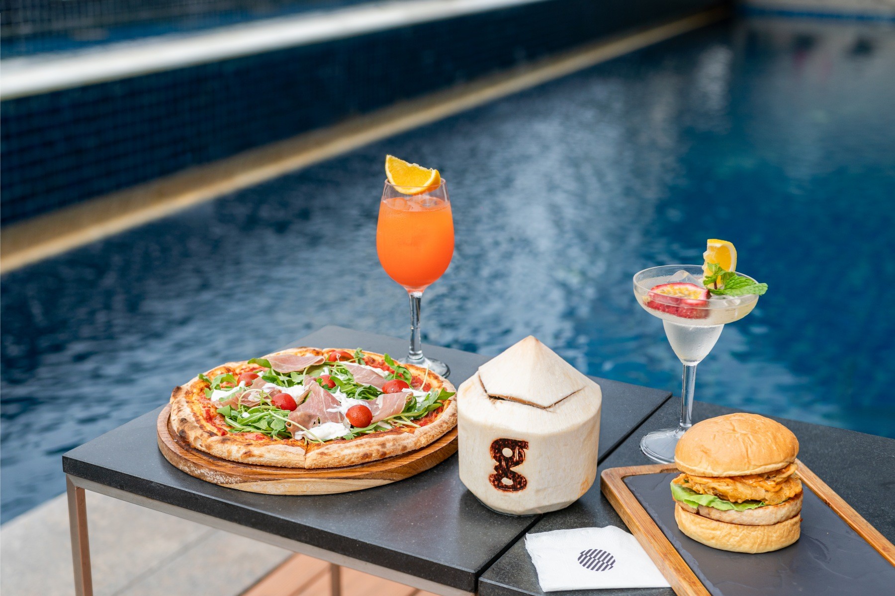 Pullman Bangkok Hotel G - Pool Bar